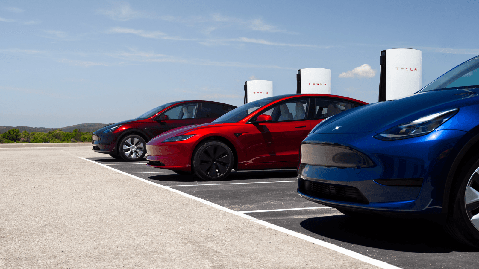 Tesla’s V4 Supercharger Cabinet Promises Up To 500 kW Charging Speeds ...
